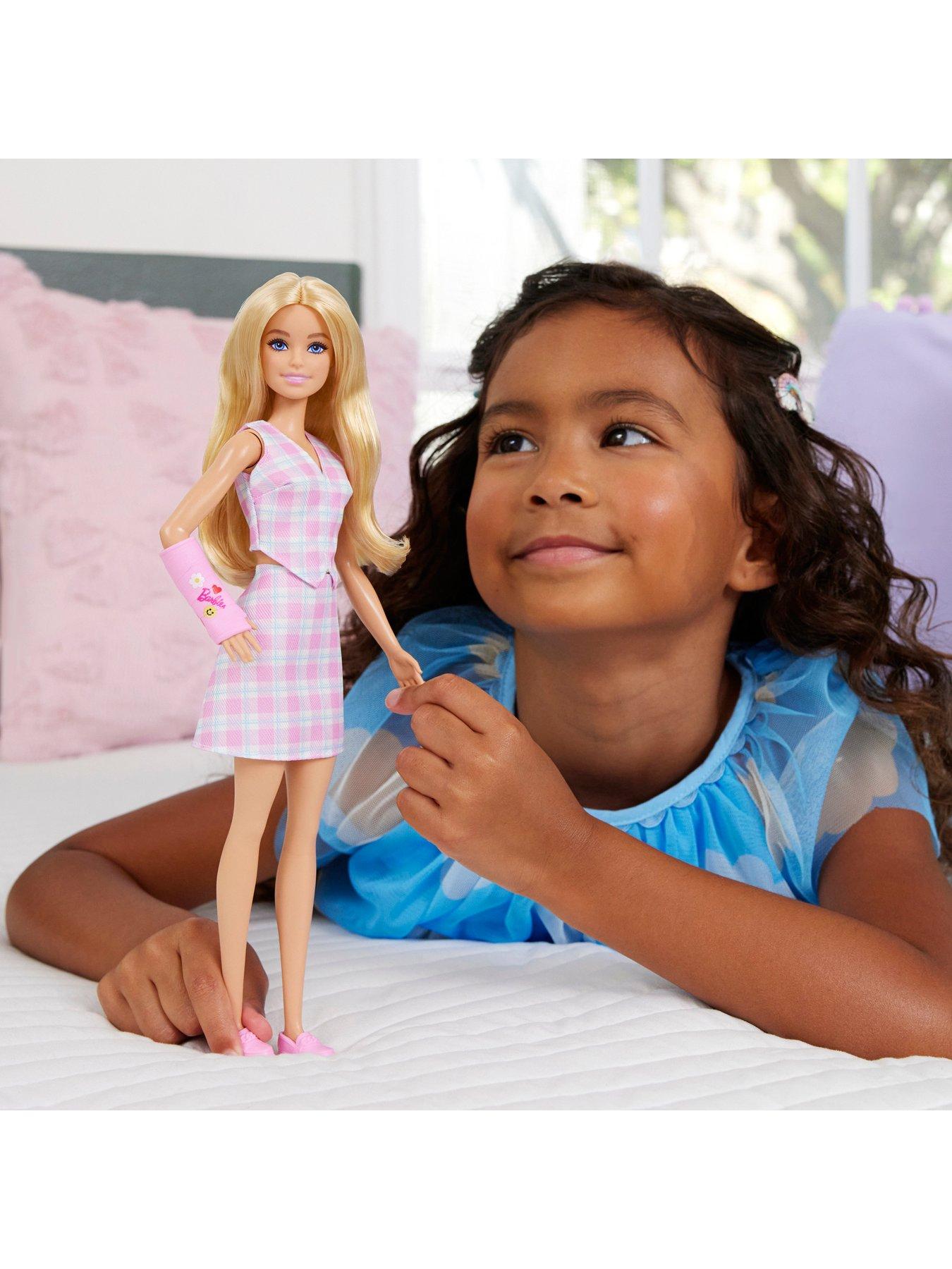 Barbie Barbie Fashionistas Doll #243 with Pink Arm Cast and Plaid Top ...
